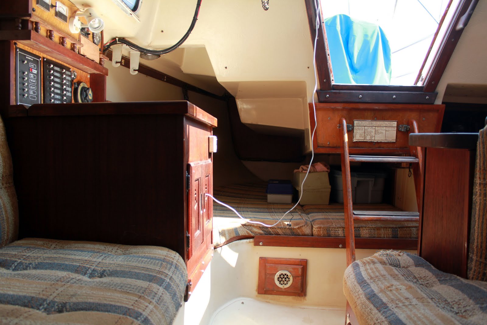 Georgetown Catalina 30 For Sale: Interior Photos