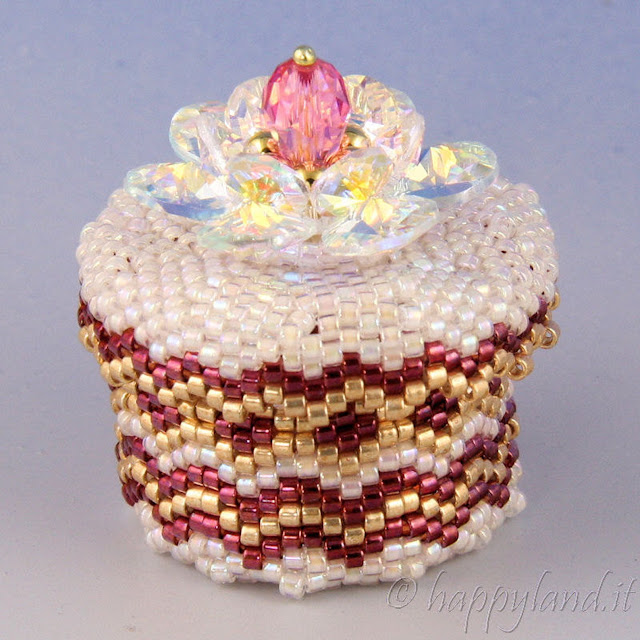 Miniature Beaded Box and Handbag Tutorials by Happyland87 / The Beading Gem