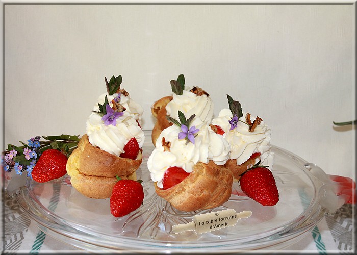 LA TABLE LORRAINE D'AMELIE: Choux à la crème aux fraises et chantilly