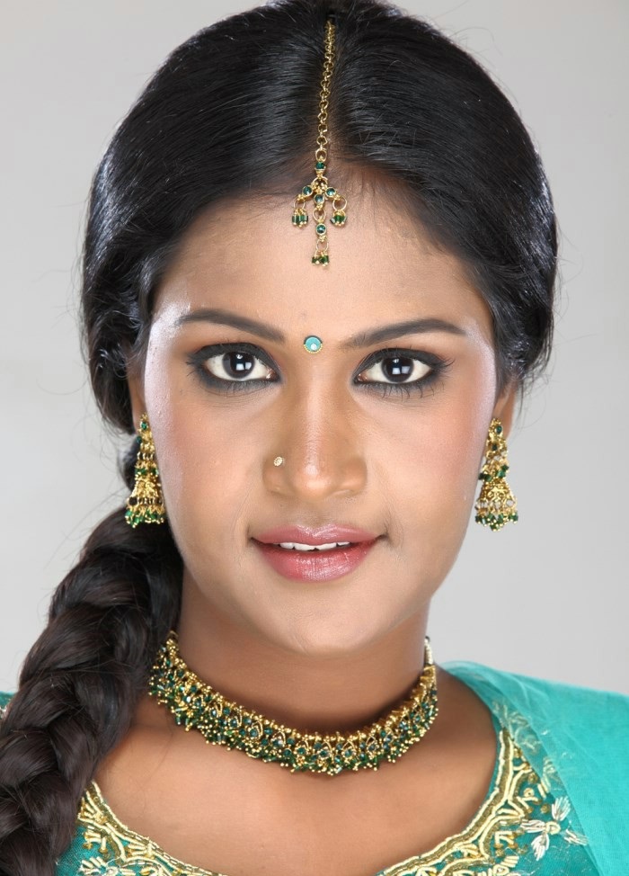 Suhasini Hasini Biodata, Movies, Net-worth, Age, New Movies, Affairs ...