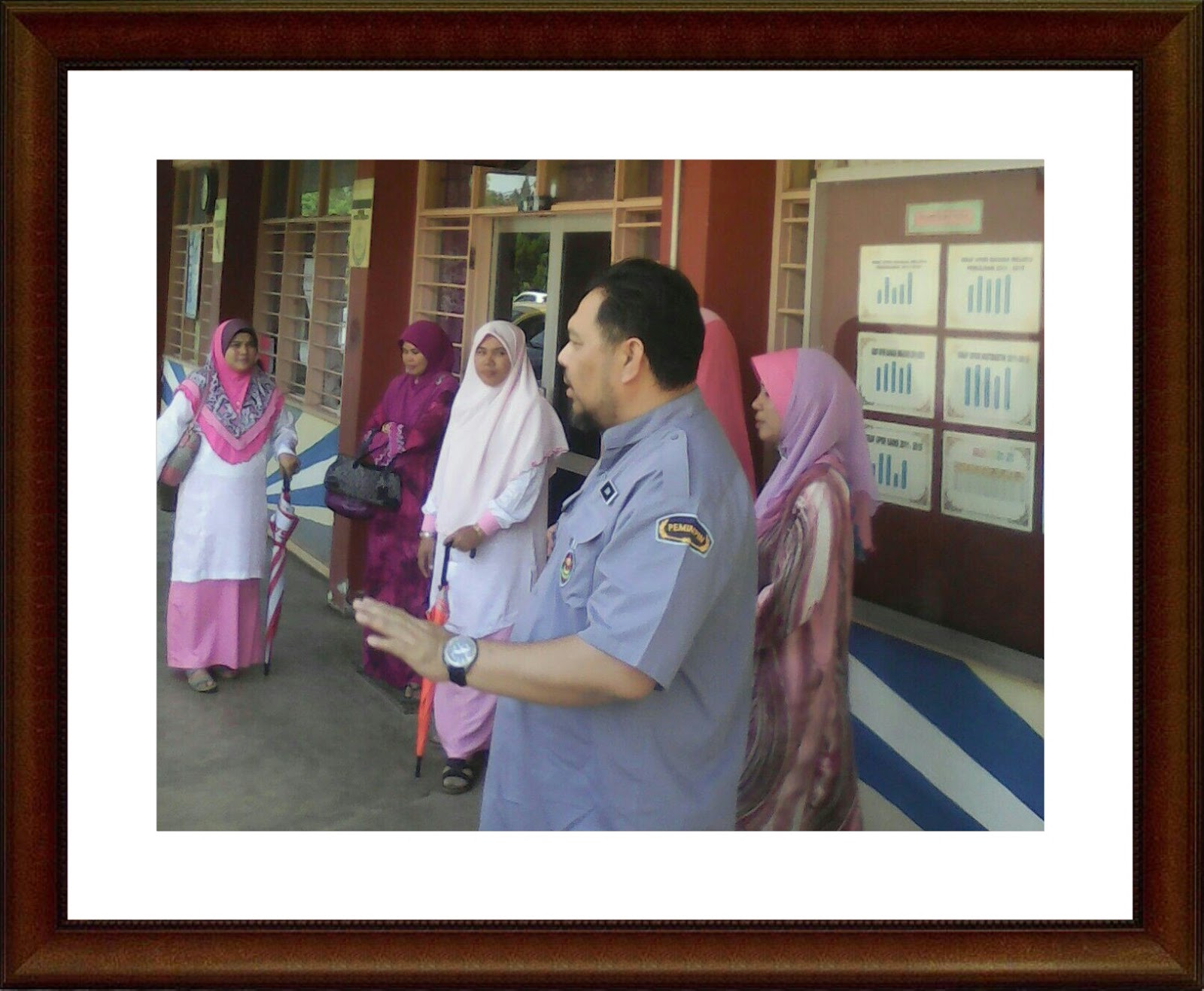 SEKOLAH KEBANGSAAN LEMBAH JABOR: Perarakkan Unit Badan Beruniform