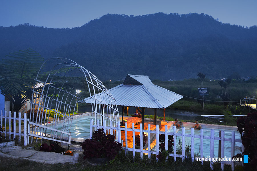 Mitra Sibayak, Pemandian Air Panas di Sidebu-Debu untuk Relaksasi ...