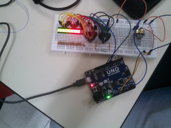 Programando en Arduino Uno (COM3): 2015