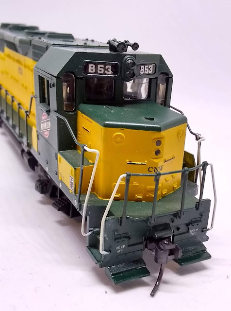 Athearn CNW GP35 #853
