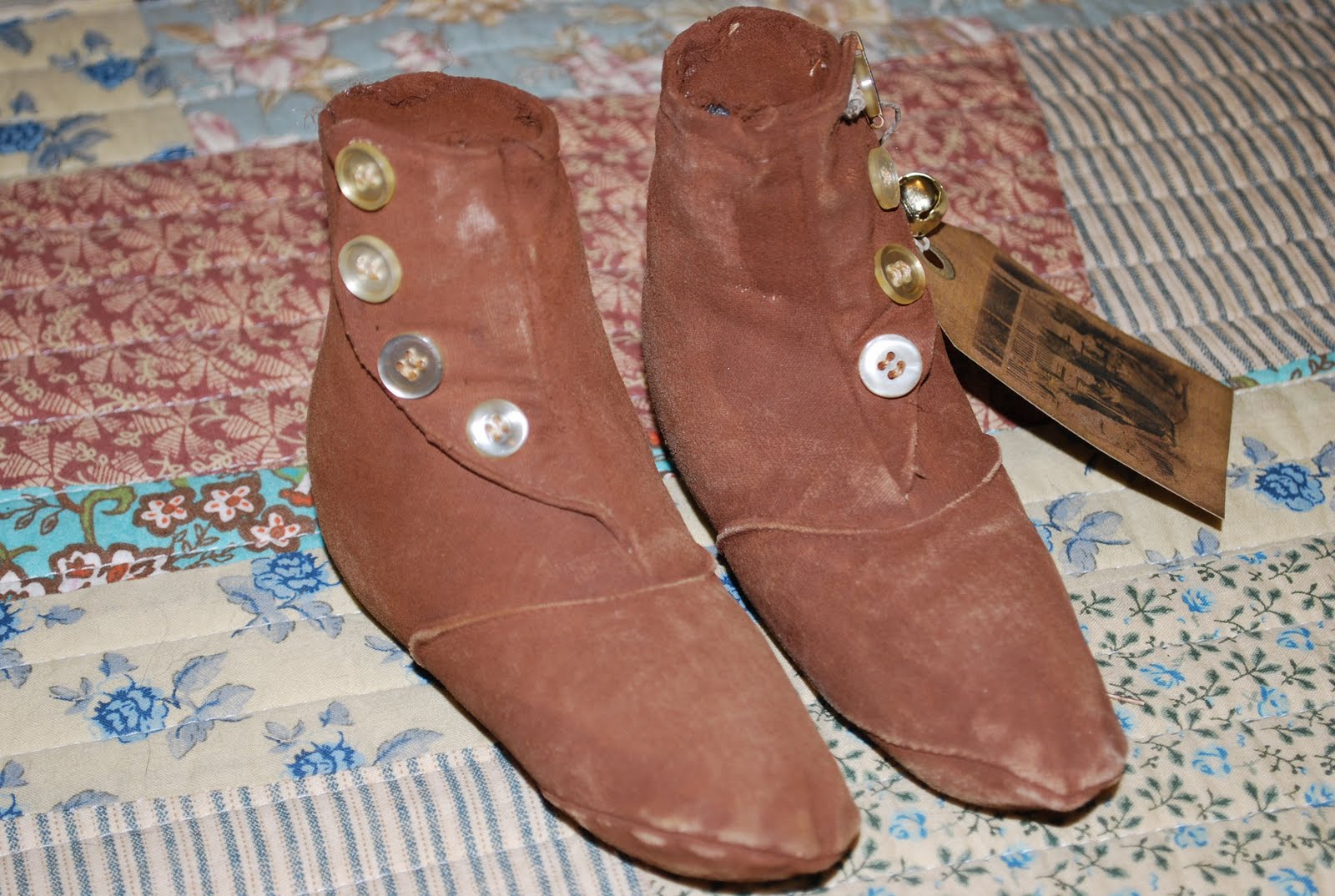 Persnickety Primitives: "Antique" Shoes