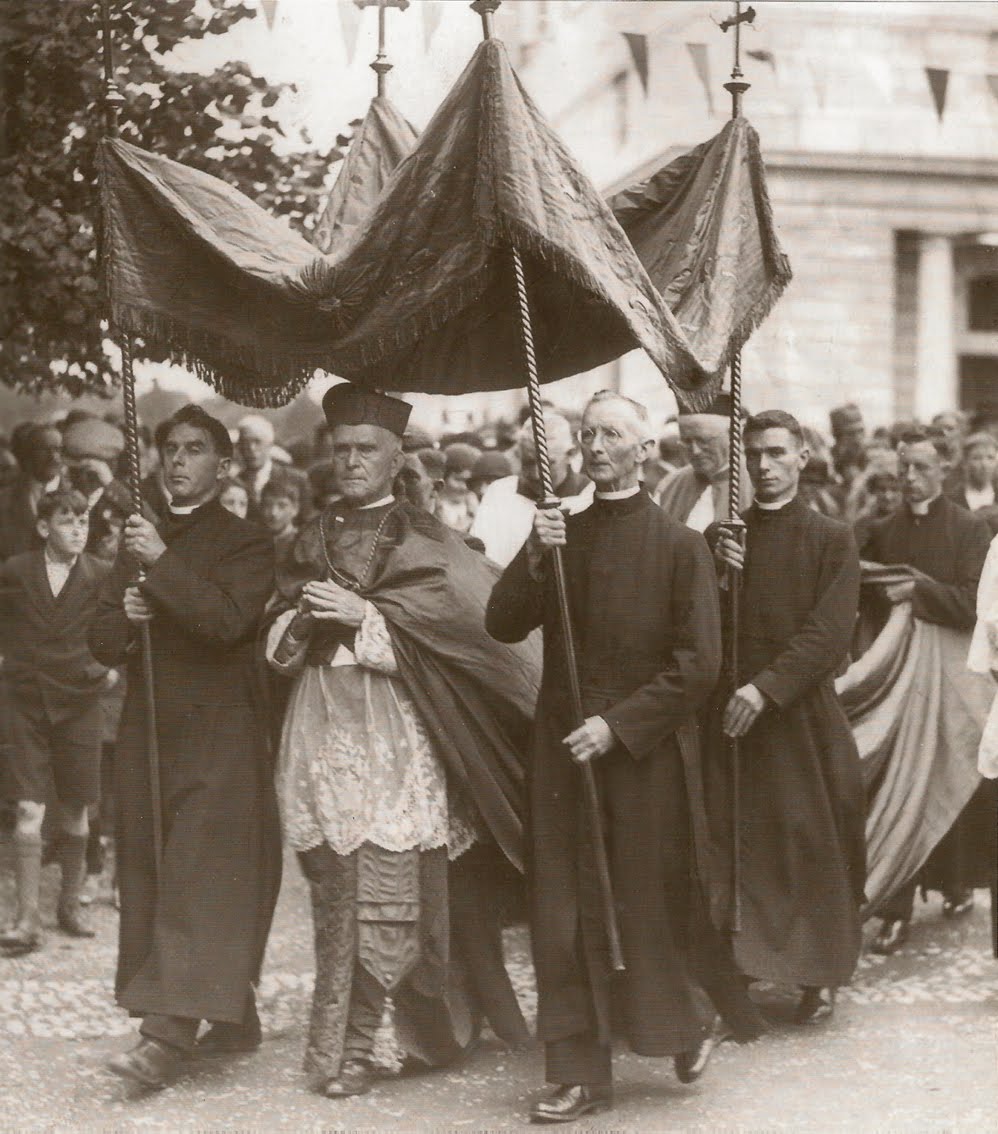 Te igitur: Symbolism of Cappa Magna