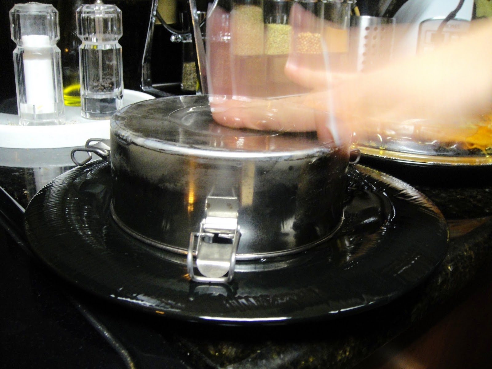 vixens in the kitchen: guava cheese flan