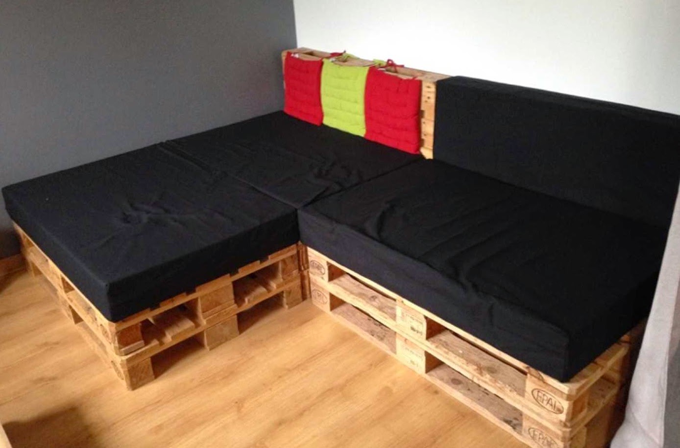 une Housse pour ma Pomme: Housses de mousse pour canapé en palettes