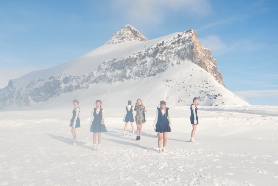 See the behind the scene pictures from Jessica's 'Wonderland' MV ...