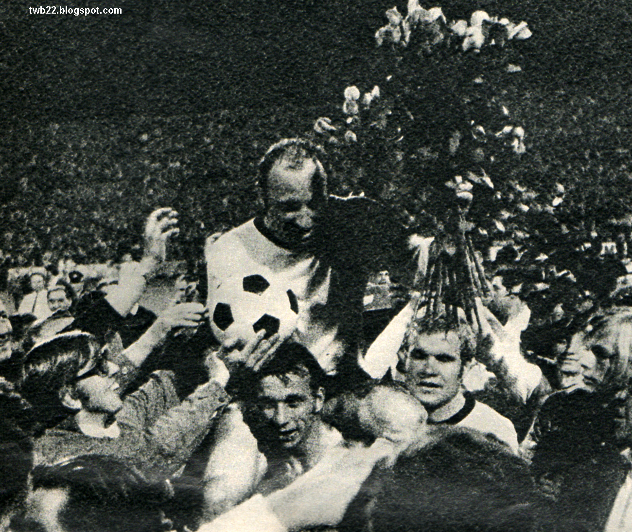 TWB22: Focus On : Uwe Seeler and Gunter Netzer , Legends