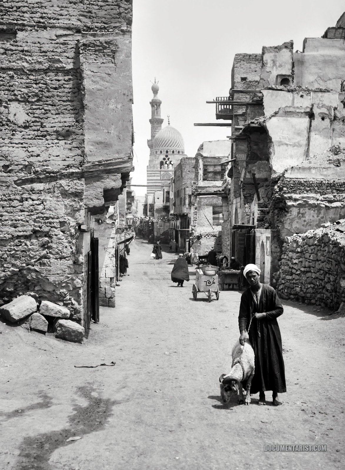 beyond the horizon of the place we live...: back to 1900s- Cairo