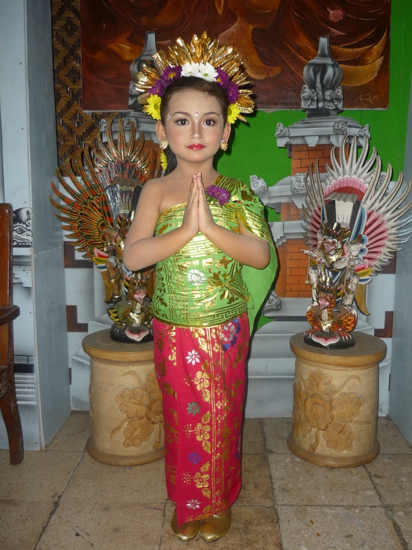 20+ Pakaian Adat Tari Bali, Yang Modis!