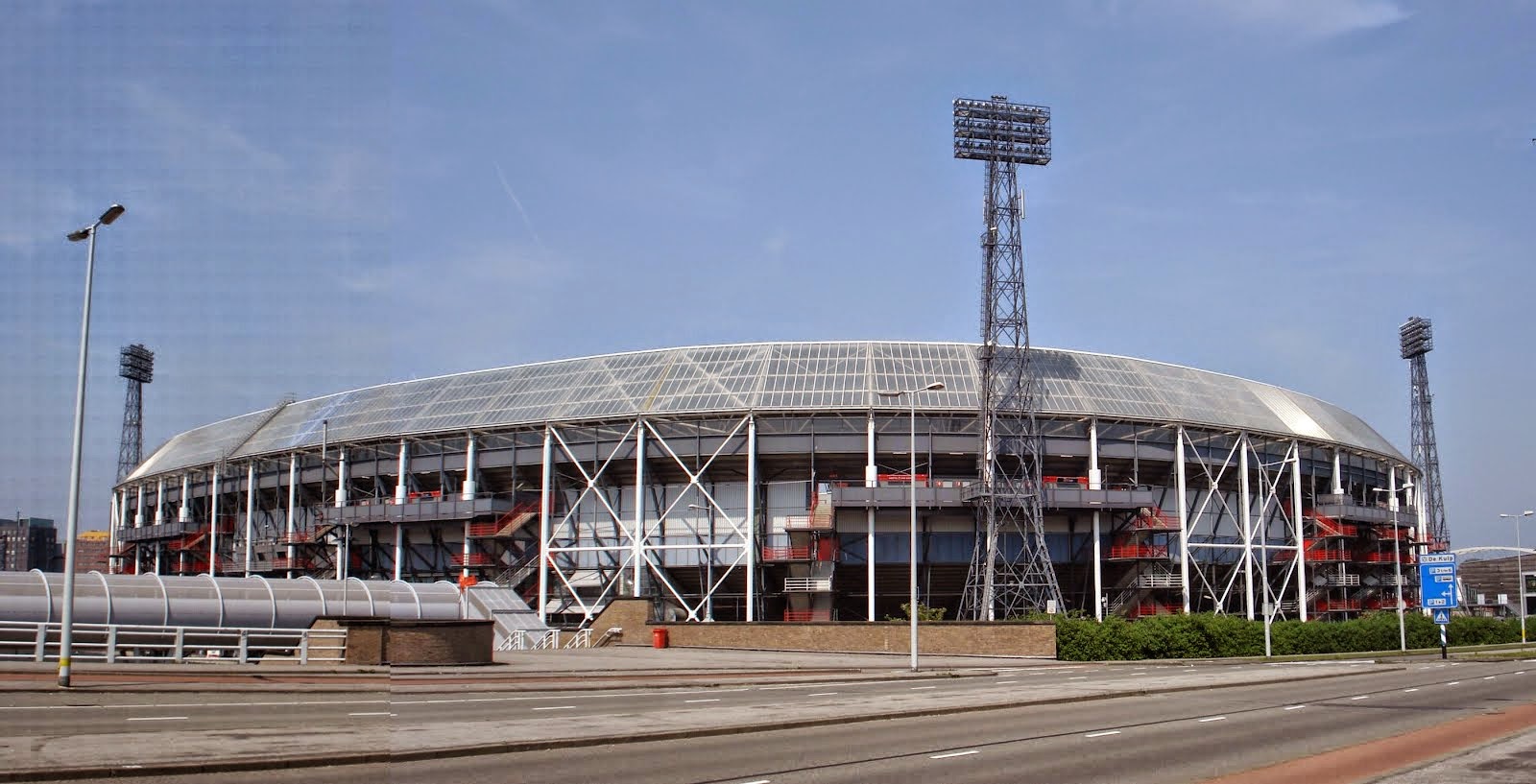 Fieggentrio: De Kuip is jarig. 75 jaar. Hoera.