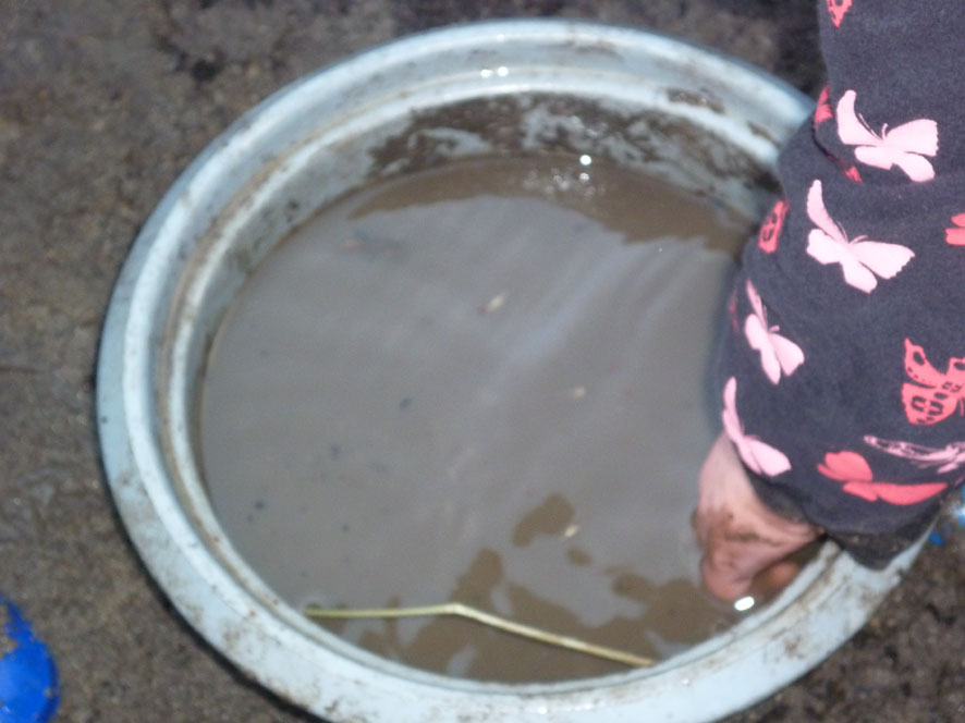 Creative and Inspired Play: Mud, glorious mud!
