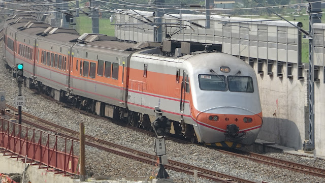 Blair's 鐵道攝影: E1032推拉式電力機車 / TRA E1032 Push-Pull Electric locomotive