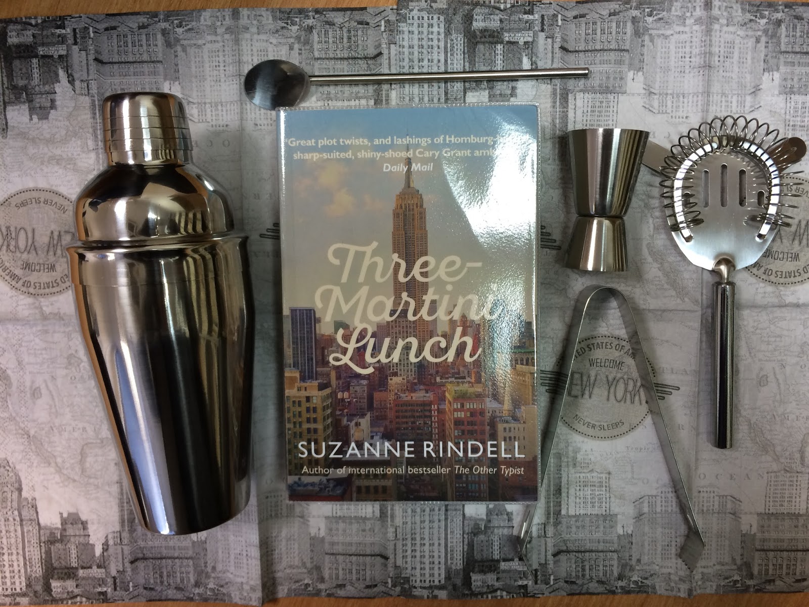 Mati's Mini Books reviews: Book Review: Three Martini lunch - S. Rindell