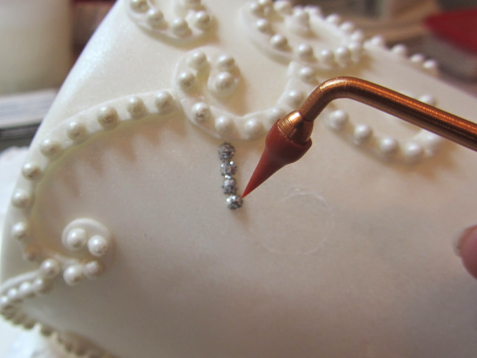 Mayra's Blog Spot: Royal Icing & Disco Dust Rhinestone Tutorial