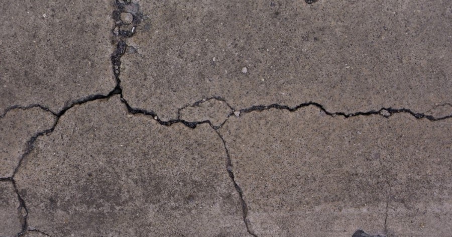 KERUSAKAN CAMPURAN ASPAL DAN PENANGANANNYA