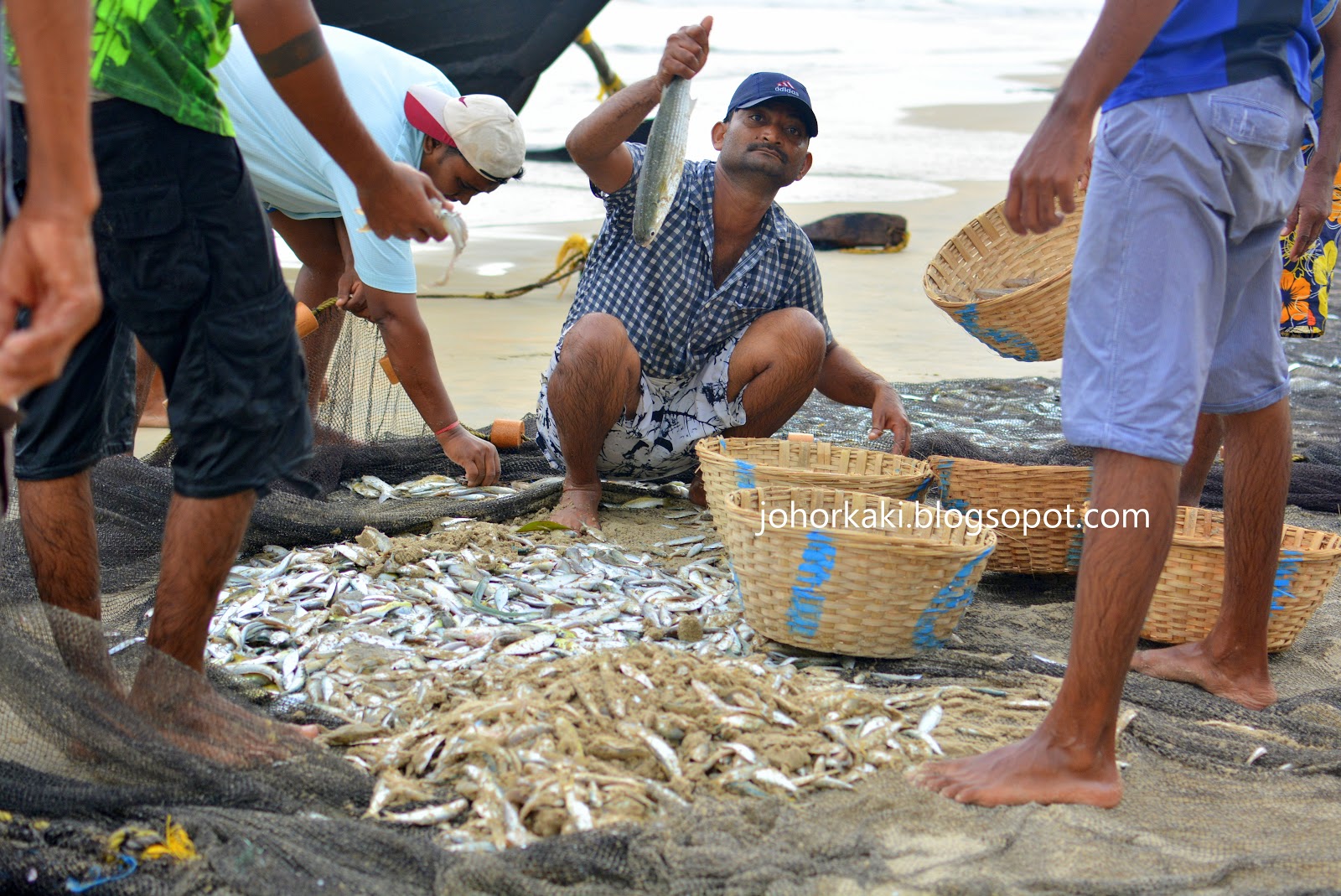 Goa Beach in India - Watching Goan Fishermen JK1231 |Tony Johor Kaki ...