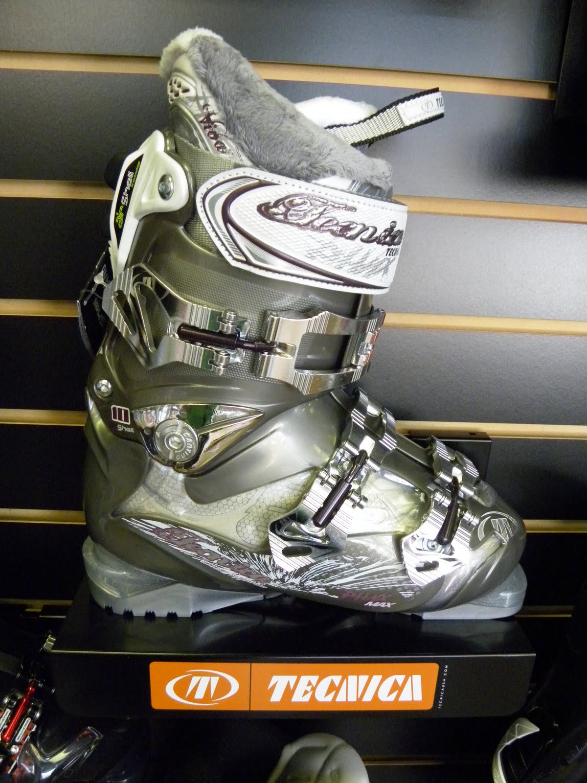 The Ski Corner Knoxville: TECNICA SKI BOOTS 2011-12 HAVE ARRIVED