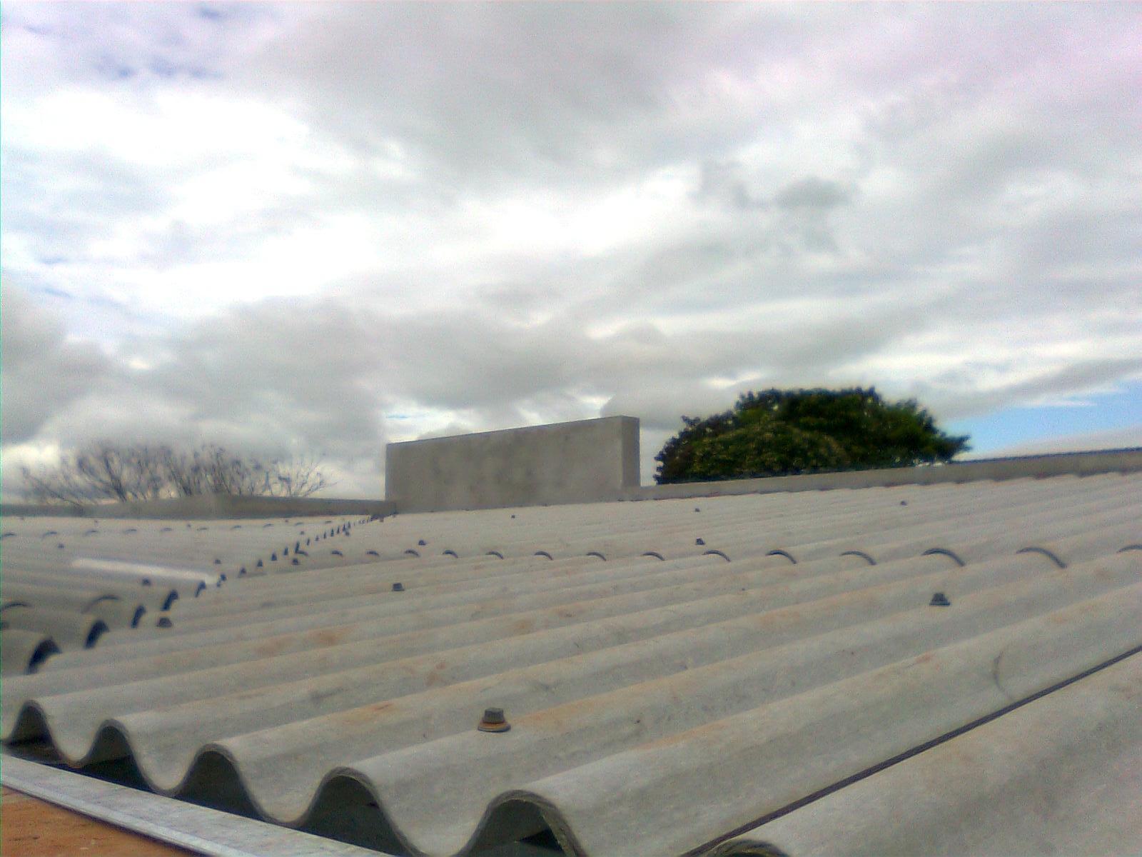 Minha casa em construção: Avanços na obra: emboço interno e cobertura