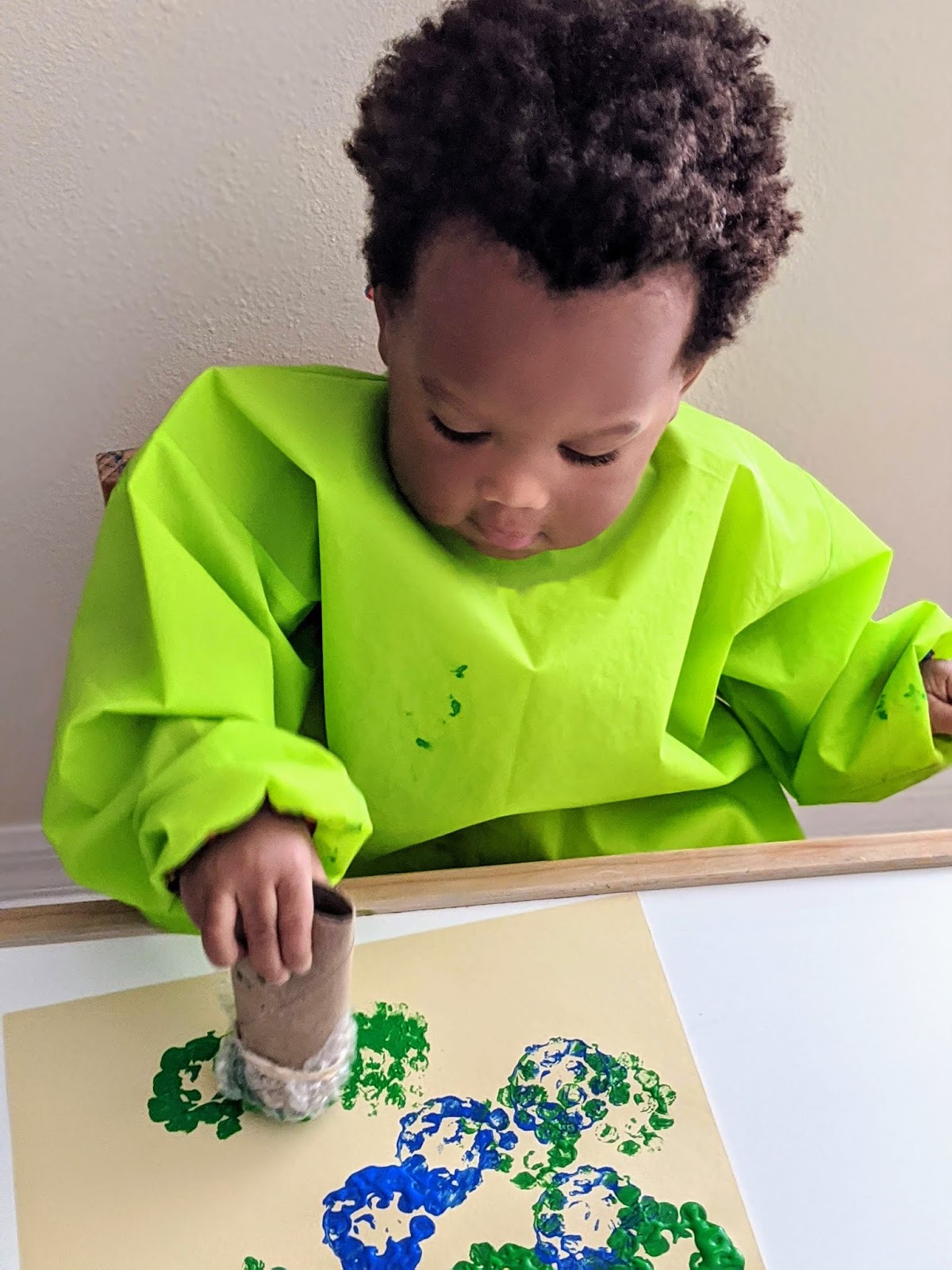 Easy and Fun Bubble Wrap Stamp Art for Kids - Crafting A Fun Life