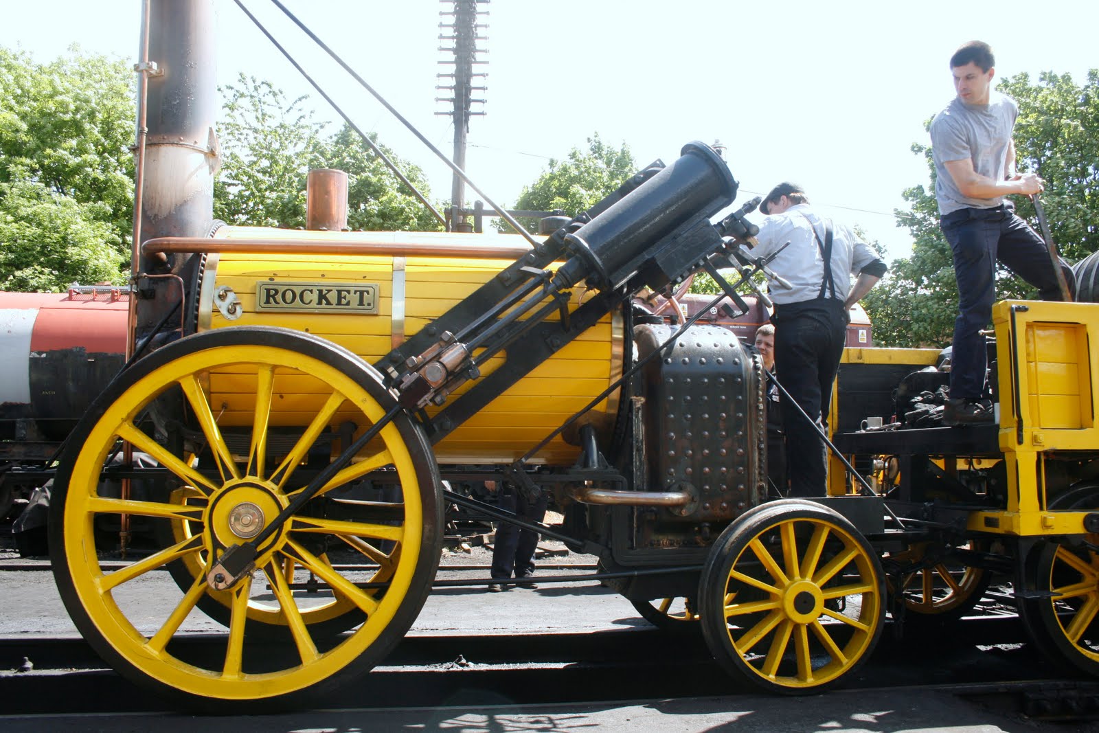 LA RUOTA: Primi mezzi a motore su ruota