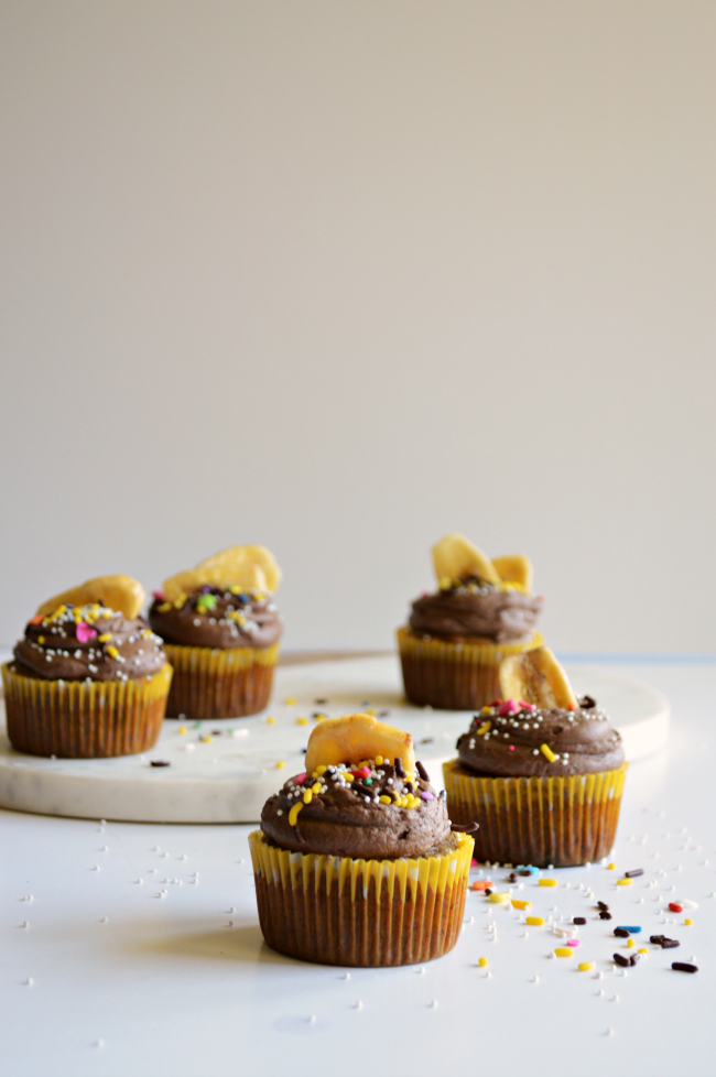 what's up buttercup: Banana Bread Cupcakes with Fluffy Nutella Buttercream