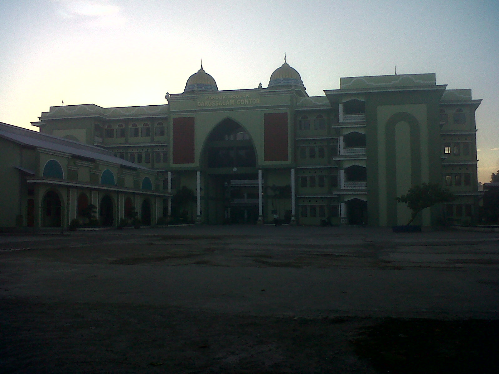 ZULKIFLI HAZMAR: PONDOK PESANTREN MODERN GONTOR