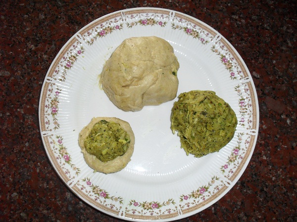Mavina Kayee Holigae / Mangai Poli - Flat Bread With Raw Mango Filling