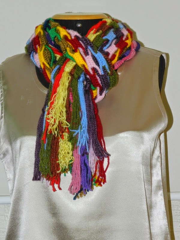 Luz Weber: Cachecol colorido de crochê