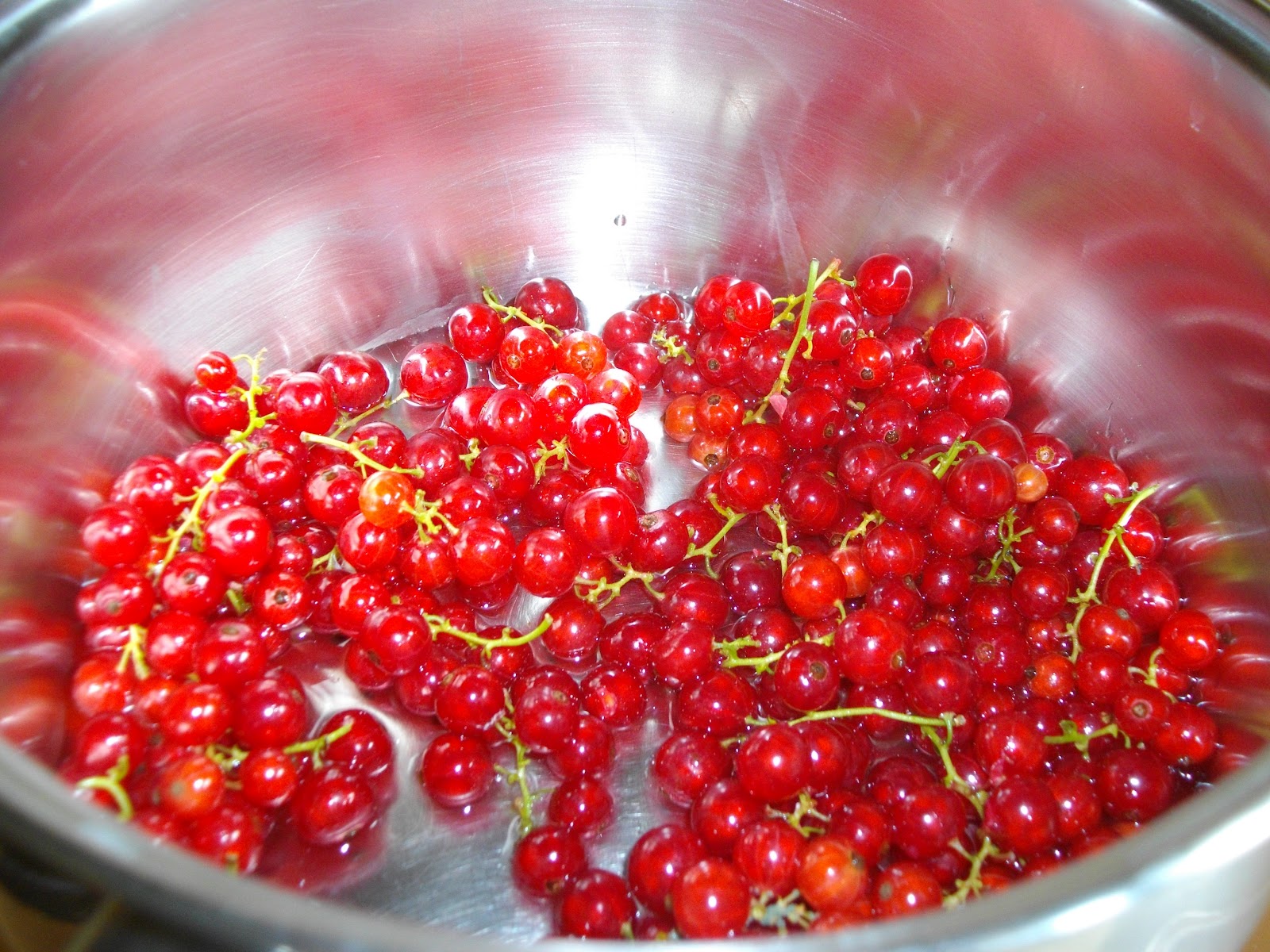 Souped-up Garden: How to Make Red Currant Jelly...plus two summer recipes