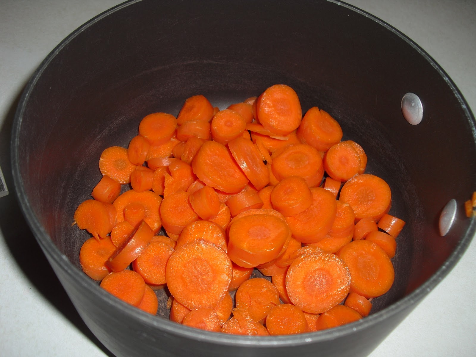 The Housewife Historian: Medieval Meals: Carrots and Leeks with Sesame ...
