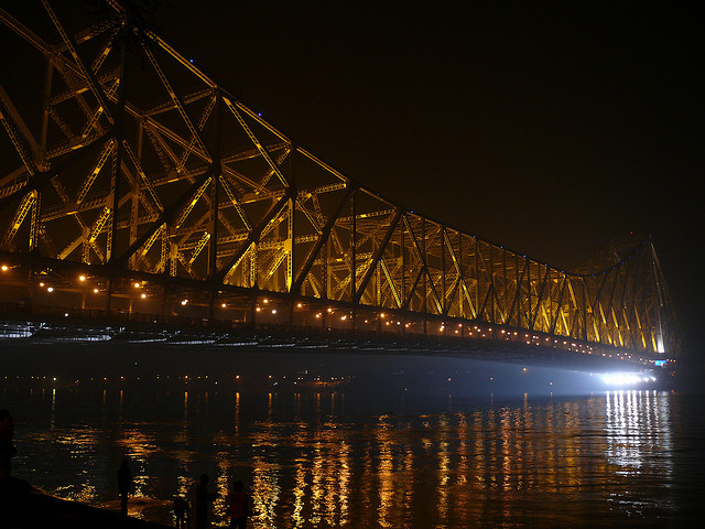 Howrah Bridge, Kolkata, India (with Map & Photos)