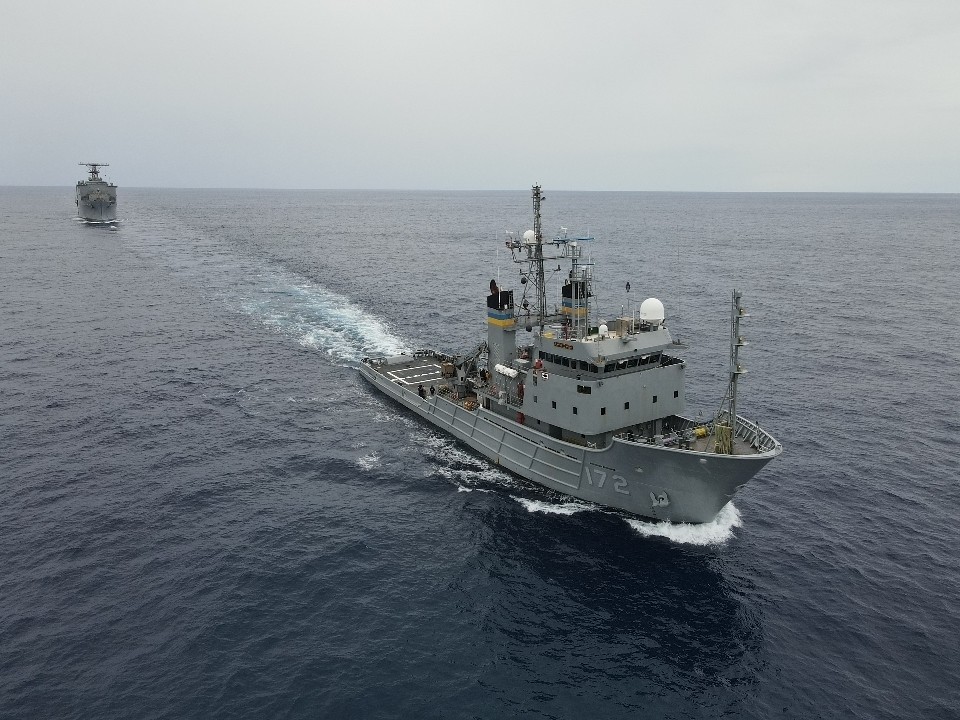 USNS Apache (T-ATF 172) tows ex-USS Fort McHenry (LSD 43) to the Naval ...