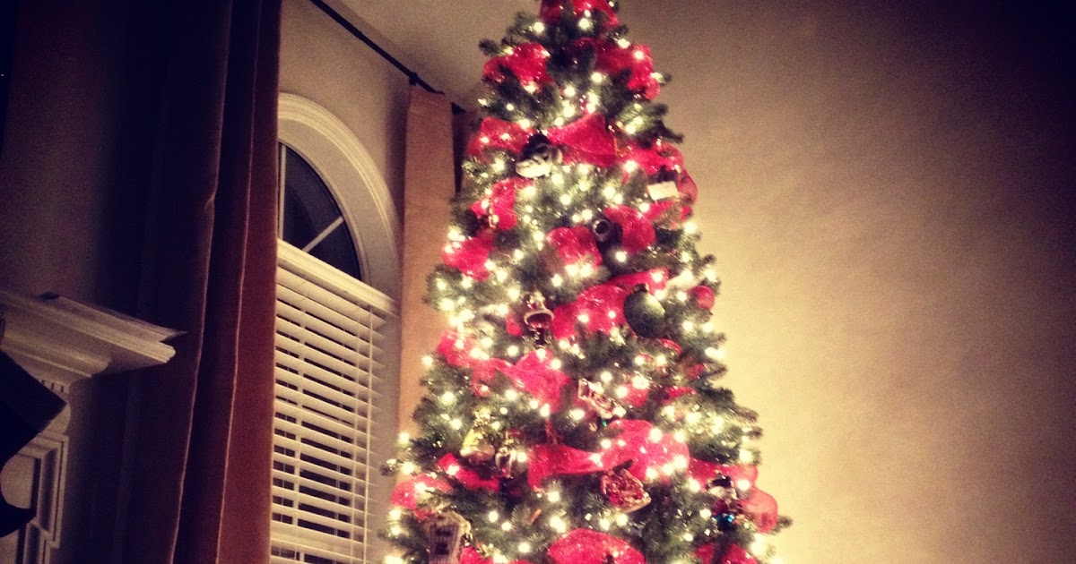 A Page Is Turned: 25 Posts of Christmas...Christmas Tree Pictures