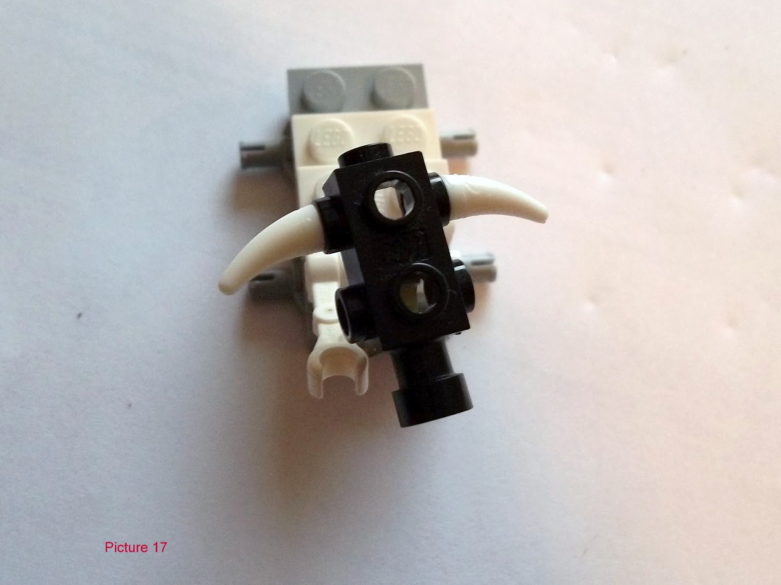 The Nicolas Gazette: INSTRUCTION ON HOW TO BUILD A SMALL LEGO ROBOT