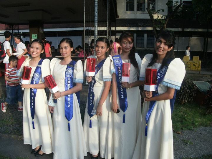 A Teacher's Charmed Life: Ang Pagdiriwang ng Sulo (The Torch Ceremony)