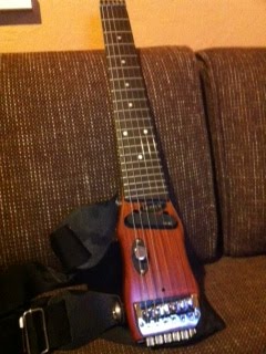 Guitar Lesson Blog by Acousphere: Acousphereのバックアップギター「Lap Stick」をレビュー！