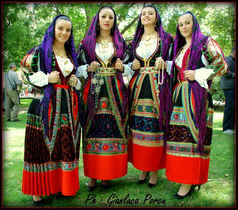 Sardinian Folk Costumes - Costumi Sardi: Costume of Bitti/Bitzi