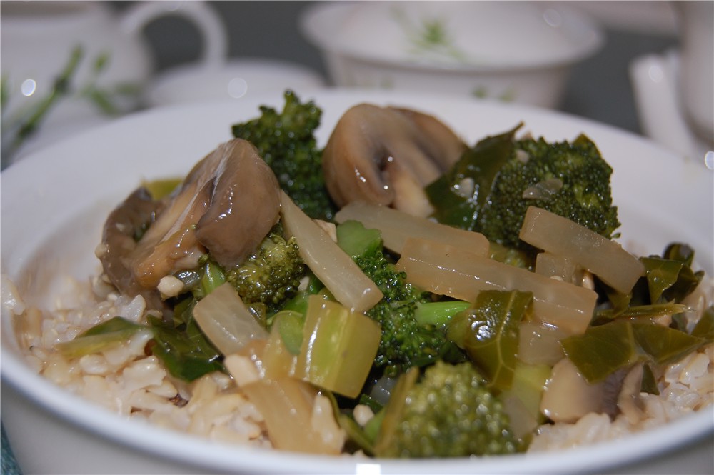 Just Veggin': Broccoli and Daikon Stir Fry