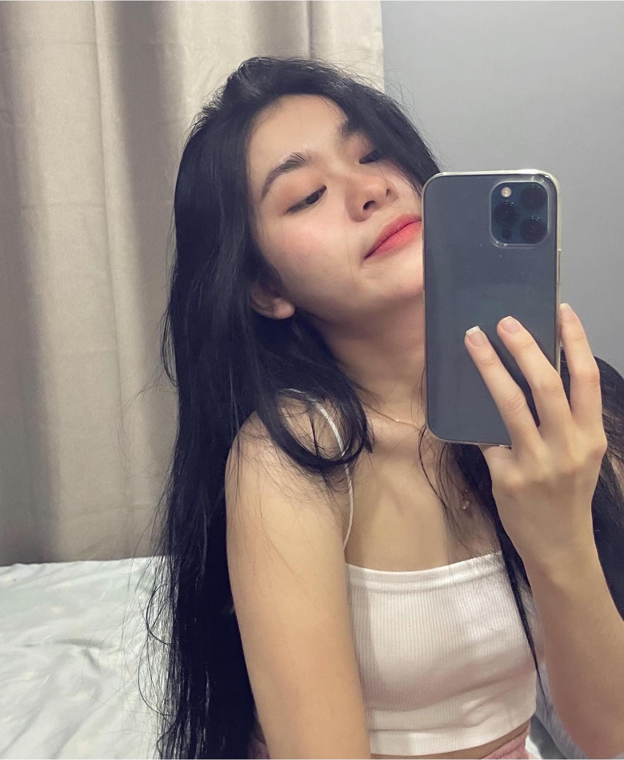 18 Attractive Mirror Selfie Of Beautiful Ladies On Social Media