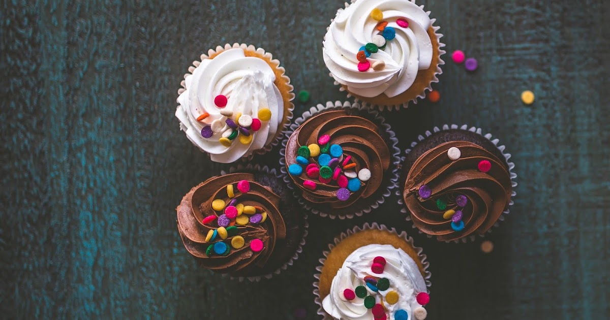 "Go like hot cakes" nghĩa là gì?