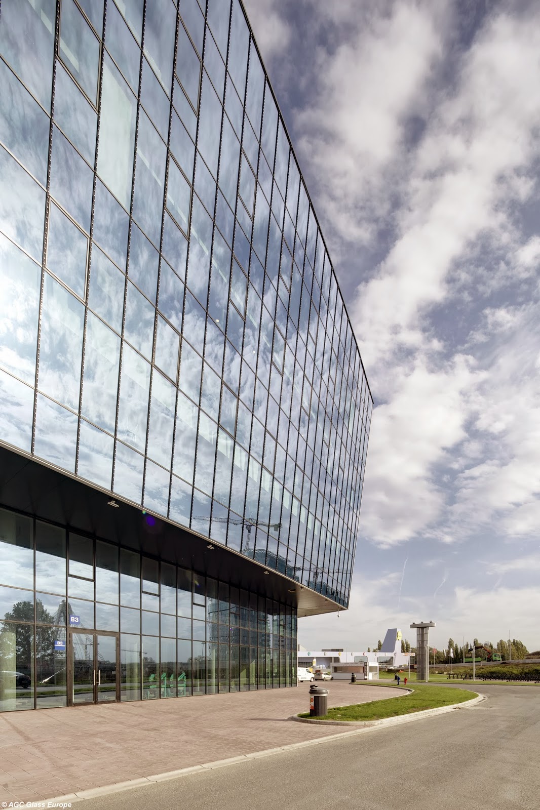 Asahimas Glass Forum: Ghelamco Arena fully clad in AGC glass: soon to ...