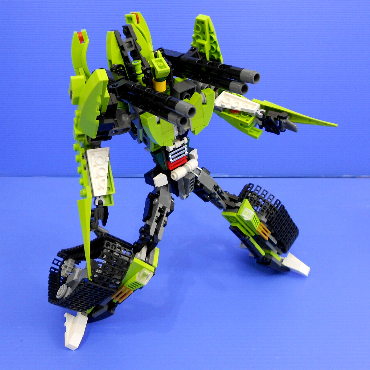 Alanyuppie's LEGO Transformers: LEGO "Alone Again" Hardhead