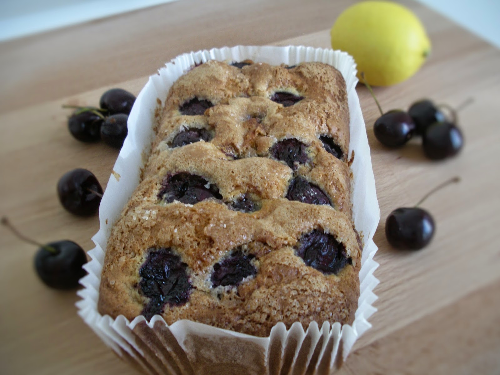 KITCHEN IN THE SAND: Cherry loaf cake with a lemon scent