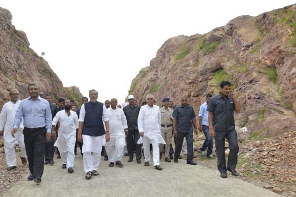 Dashrath Manjhi and path created by him at Gahlore...दशरथ मांझी और उनके ...