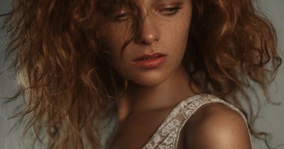 daily timewaster: Freckles are.....are.... wow, that hair.