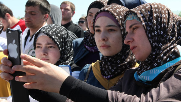 Russian Fashionable Hijab Styles | Hijab Styles, Hijab Pictures, Abaya ...