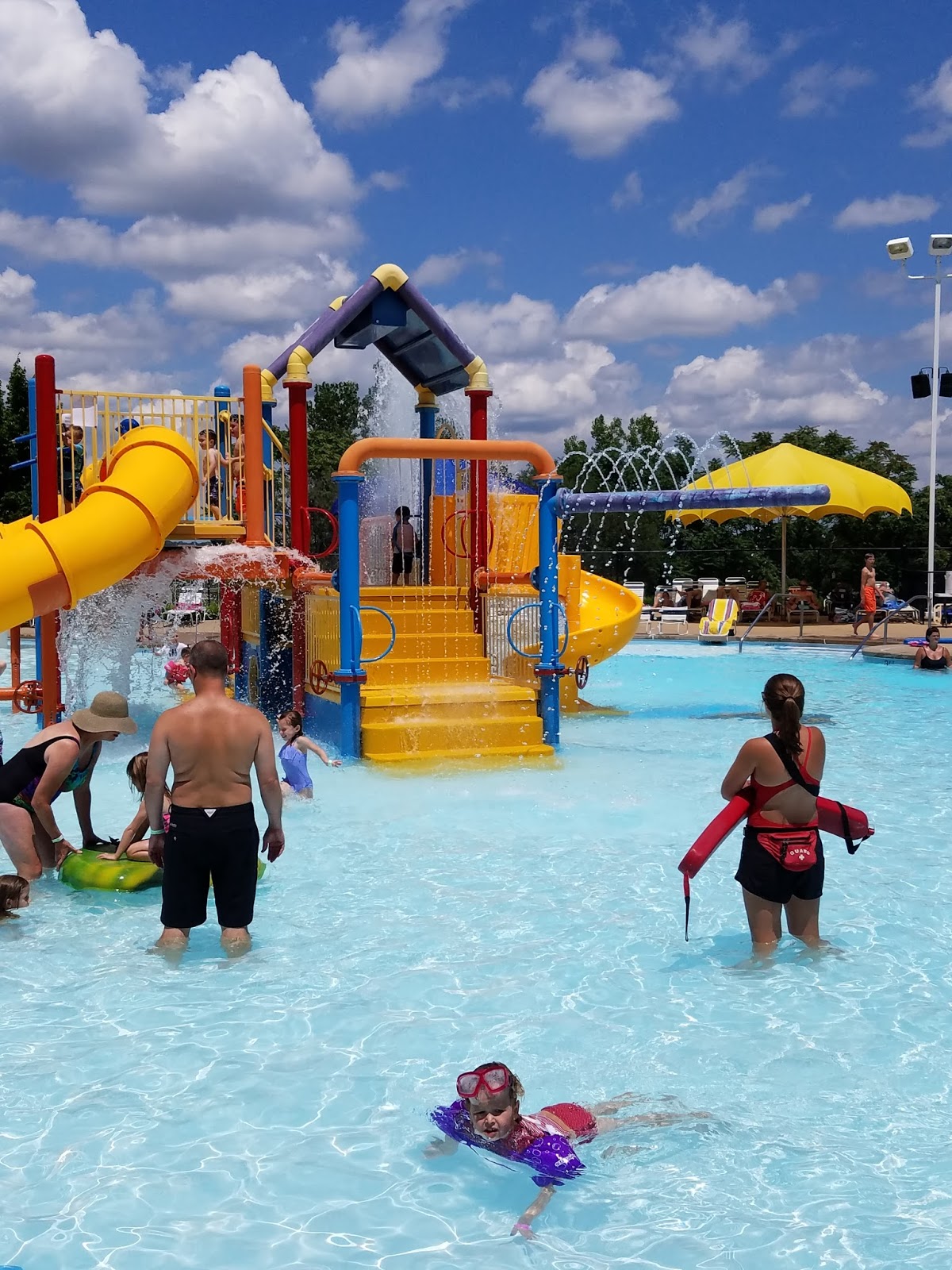 Play St. Louis: RiverChase YMCA of Fenton Outdoor Pool, Fenton